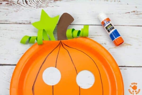 Paper Plate Pumpkin Lacing Craft - Kids Craft Room