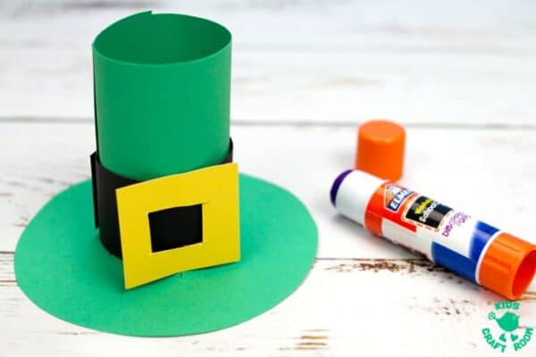Leprechaun Hat Blowers - A Fun St Patrick's Day Craft - Kids Craft Room